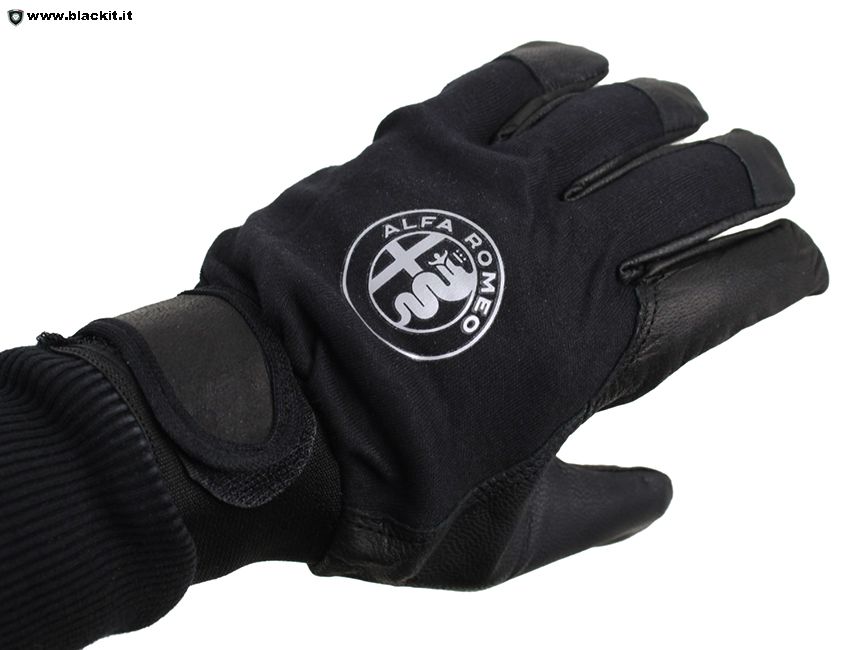 Emergency kit with useful products to replace a wheel.