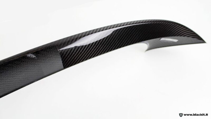 Genuine carbon fiber spoiler for Alfa romeo Giulietta.